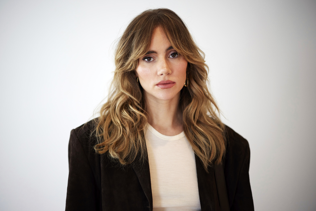 Suki Waterhouse pens a ‘Memoir of a Sparklemuffin’ on her wide-ranging ...